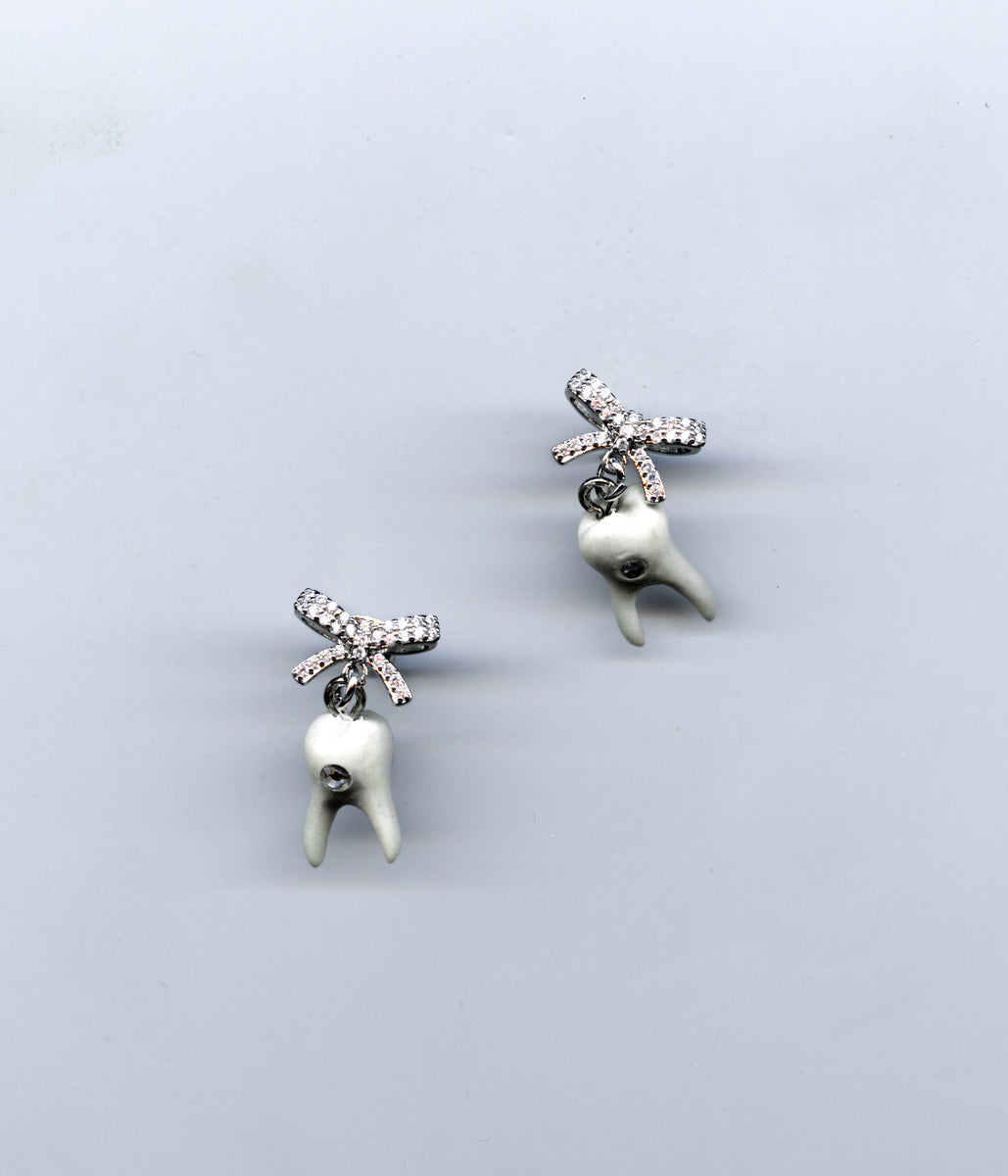 Single Bow Tooth Earring – Twelve