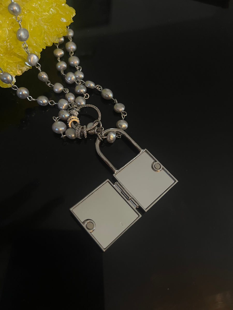 Mirror Locket – Twelve